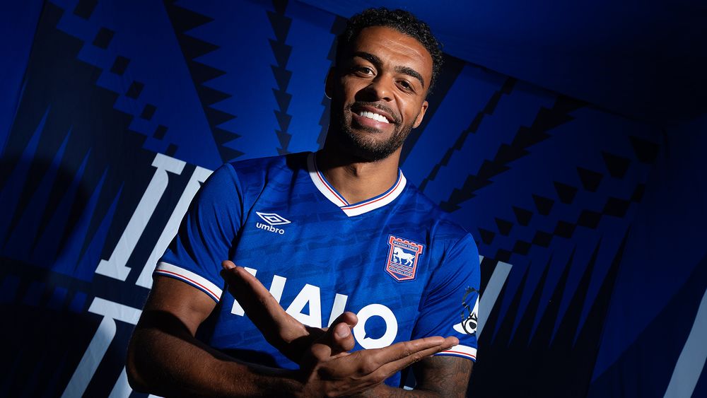 Ipswich Town FC | DARNELL FURLONG SIGNS